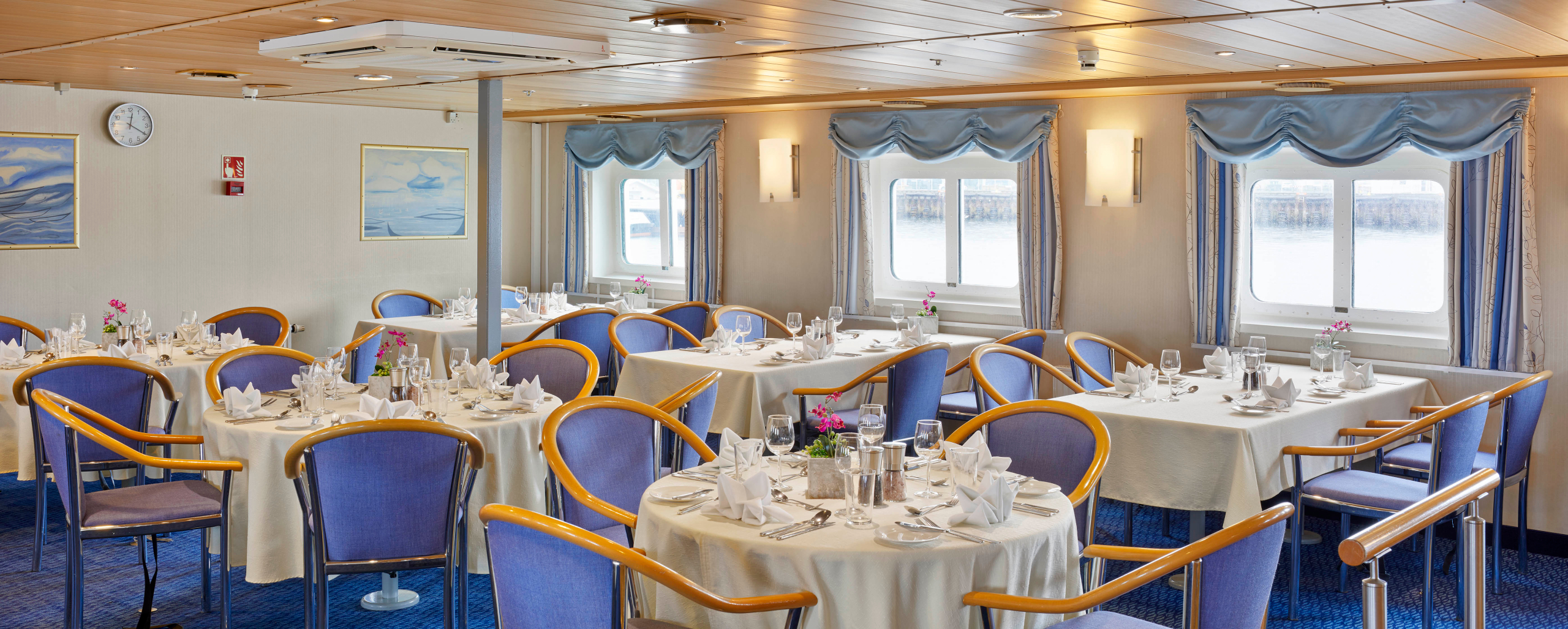 The small expedition ship Ocean Nova in Antarctica. – PolarQuest